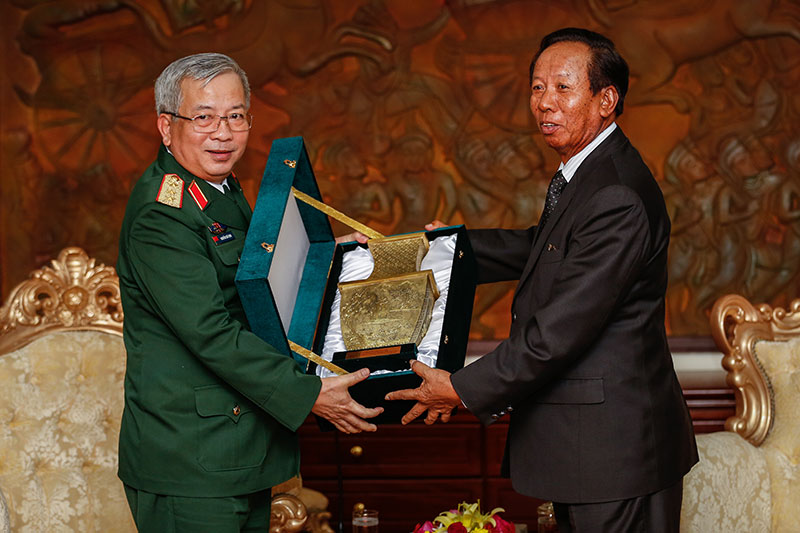 Minister Reassures Vietnamese Official Over Border - The Cambodia Daily
