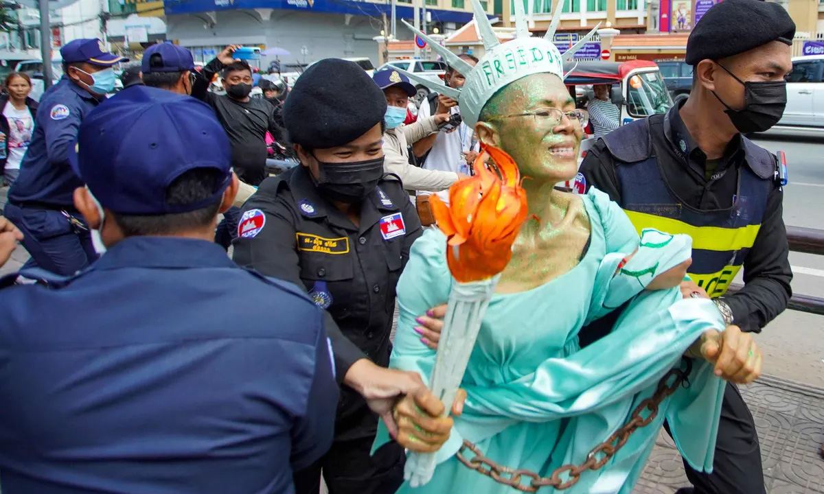 Cambodia convicts opposition figures in mass trial (video) - The ...
