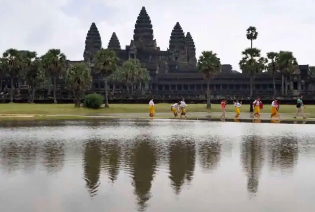 Cambodian doomsday cult ring-fenced by military - The Cambodia Daily