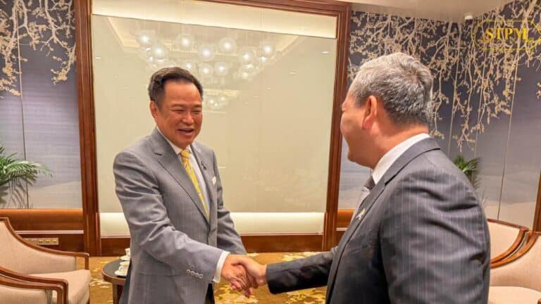 Cambodian and Thai prime ministers exchange handshake at ASEAN forum in ...